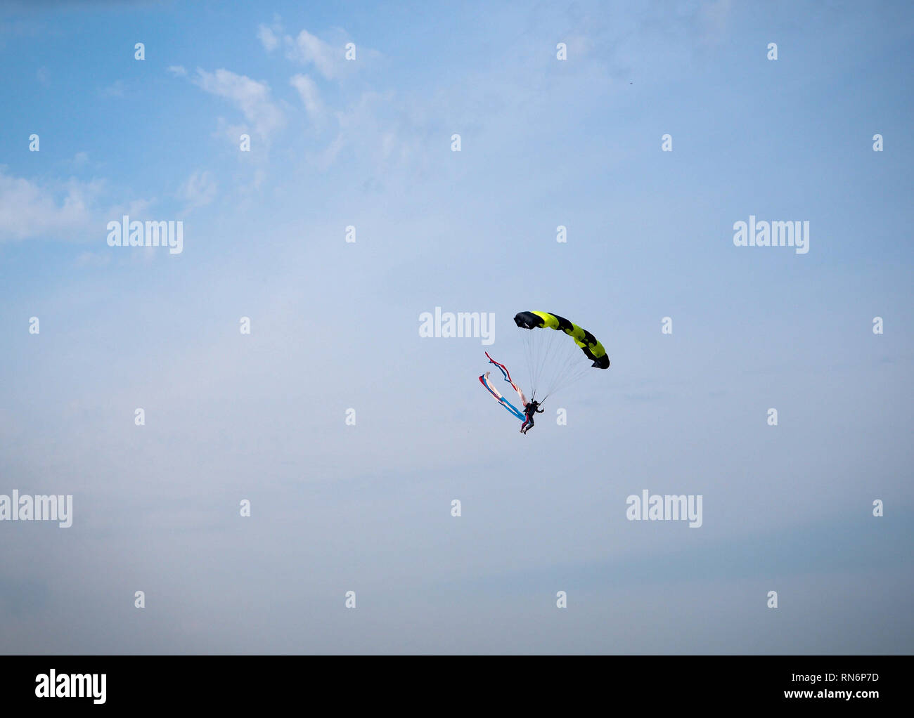 Parachutist from the ground hi-res stock photography and images - Alamy