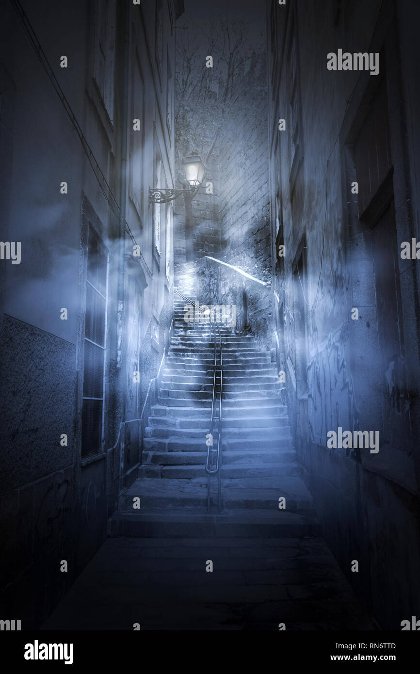 Scary alleyway hi-res stock photography and images - Alamy