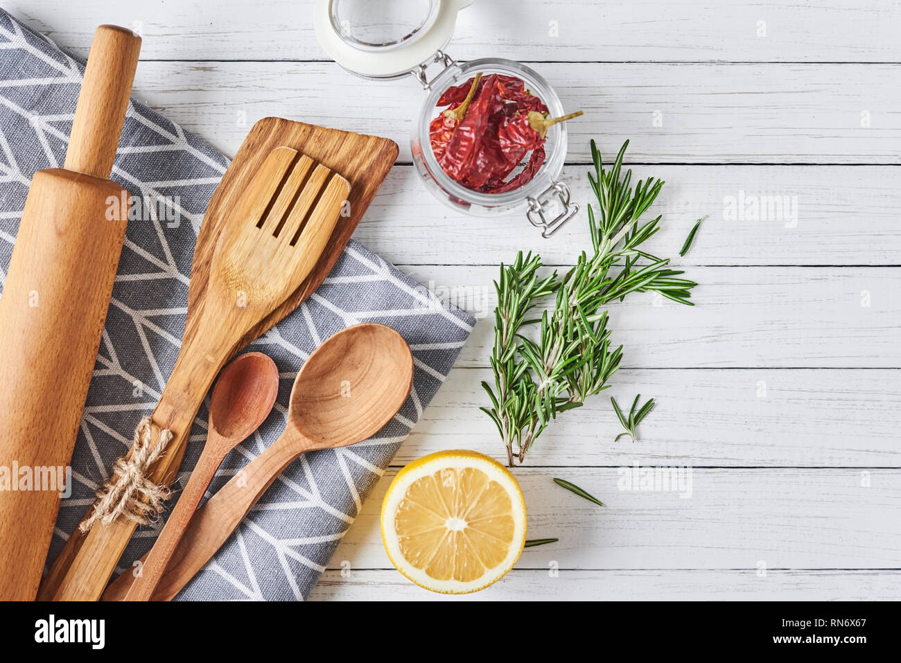 Kitchen utensils hi-res stock photography and images - Alamy