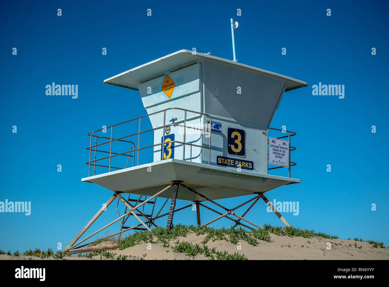 Lifeguard station at a beach in California USA blue Stock Photo - Alamy