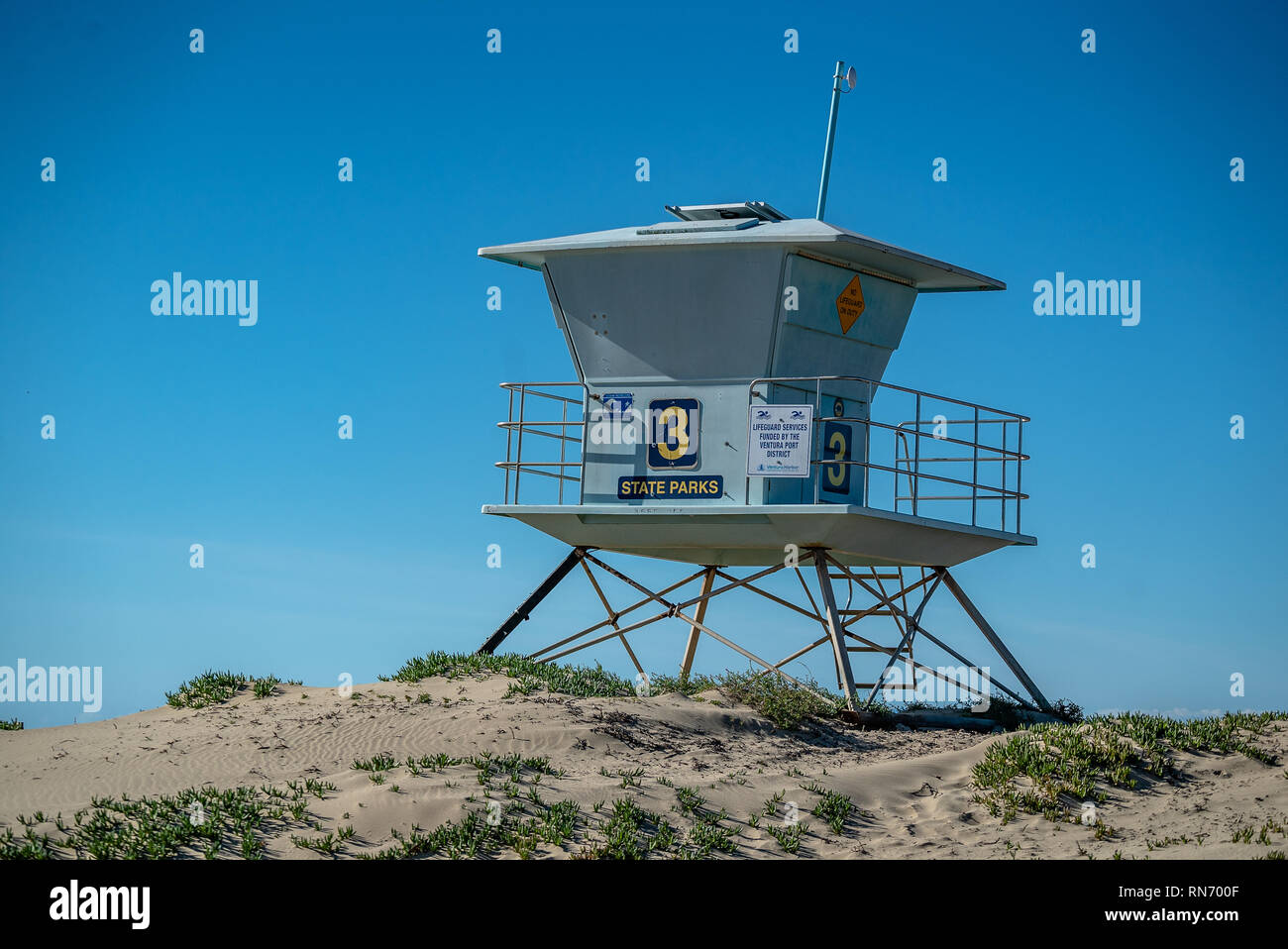 Lifeguard station at a beach in California USA blue Stock Photo - Alamy