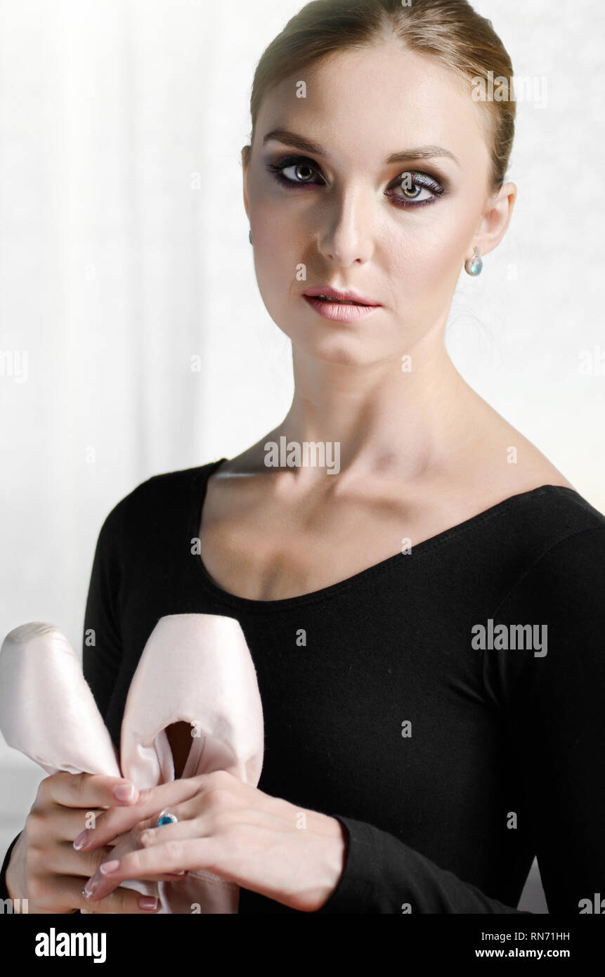 Pointe shoe hi-res stock photography and images - Alamy