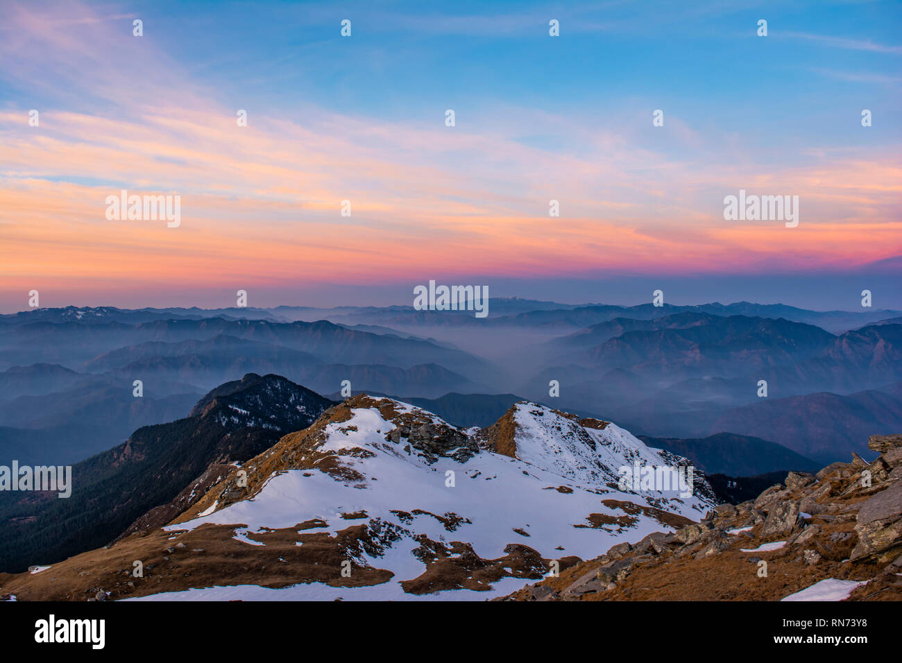 Kedarkantha trek hi-res stock photography and images - Alamy