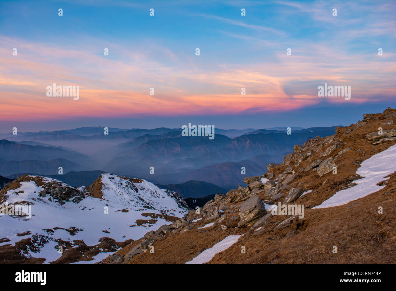 Kedarkantha trek hi-res stock photography and images - Alamy