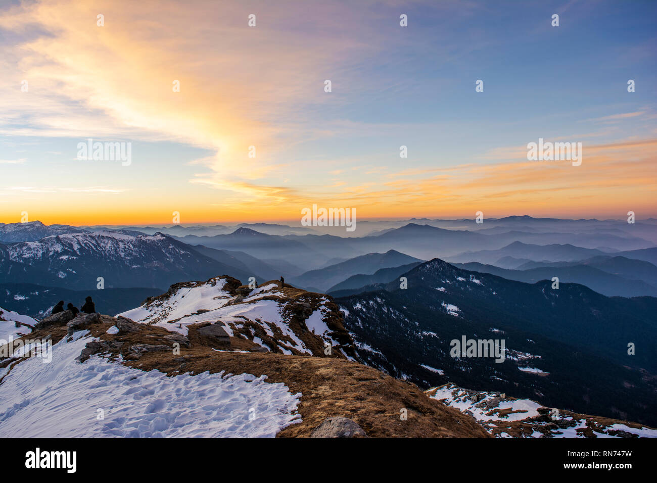 Kedarkantha trek hi-res stock photography and images - Alamy