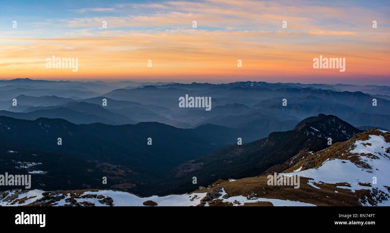Kedarkantha trek hi-res stock photography and images - Alamy