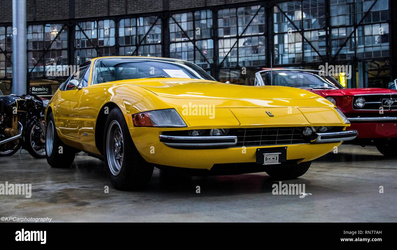 Yellowferrari365gtbdaytona hi-res stock photography and images - Alamy