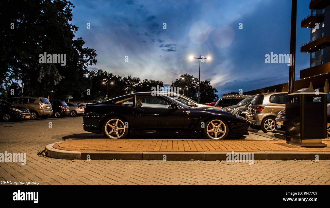 Ferrari 550 Maranello in the night Stock Photo - Alamy