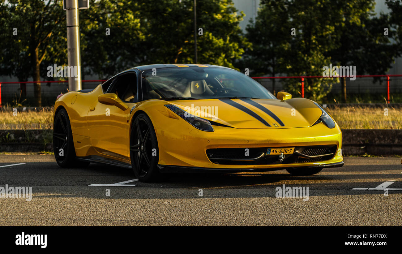 Ferrari 458 Italia Novitec Rosso Stock Photo - Alamy
