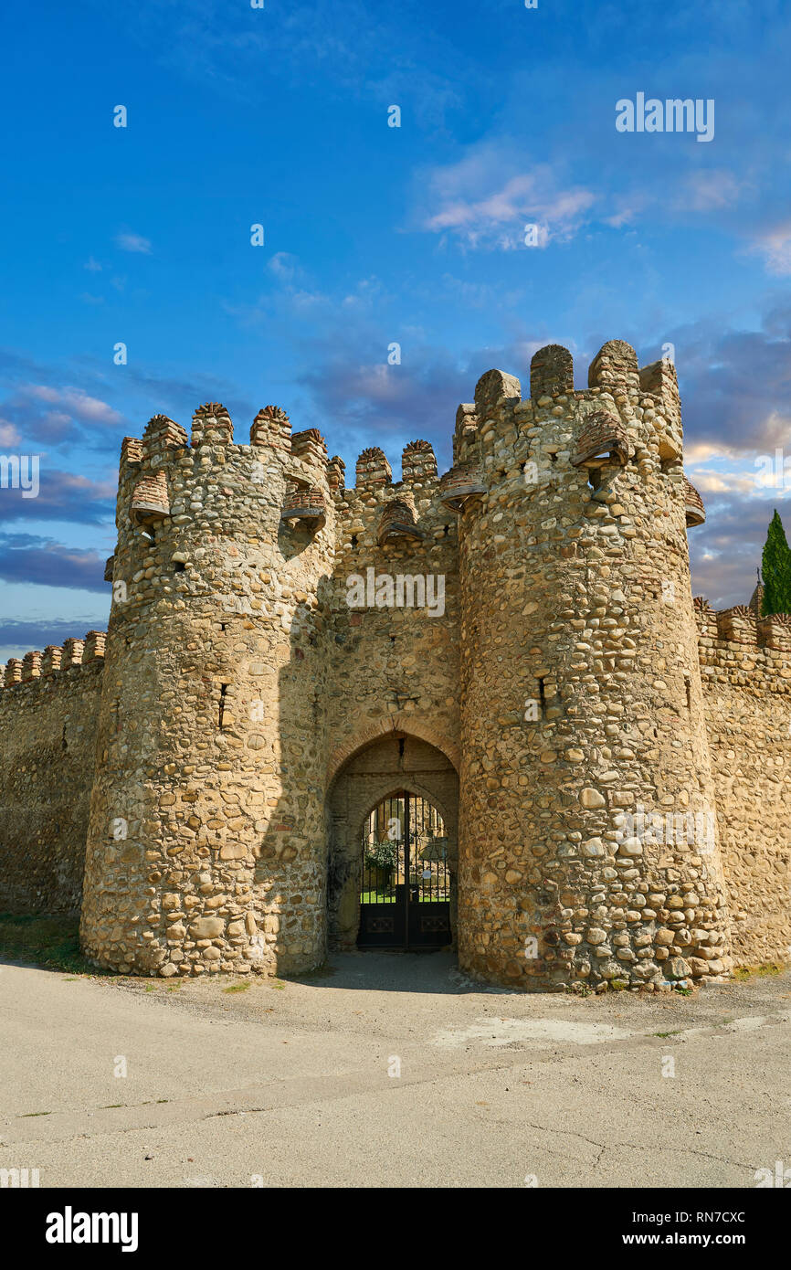 Pictures & images of the medieval the fortified gate house and ...