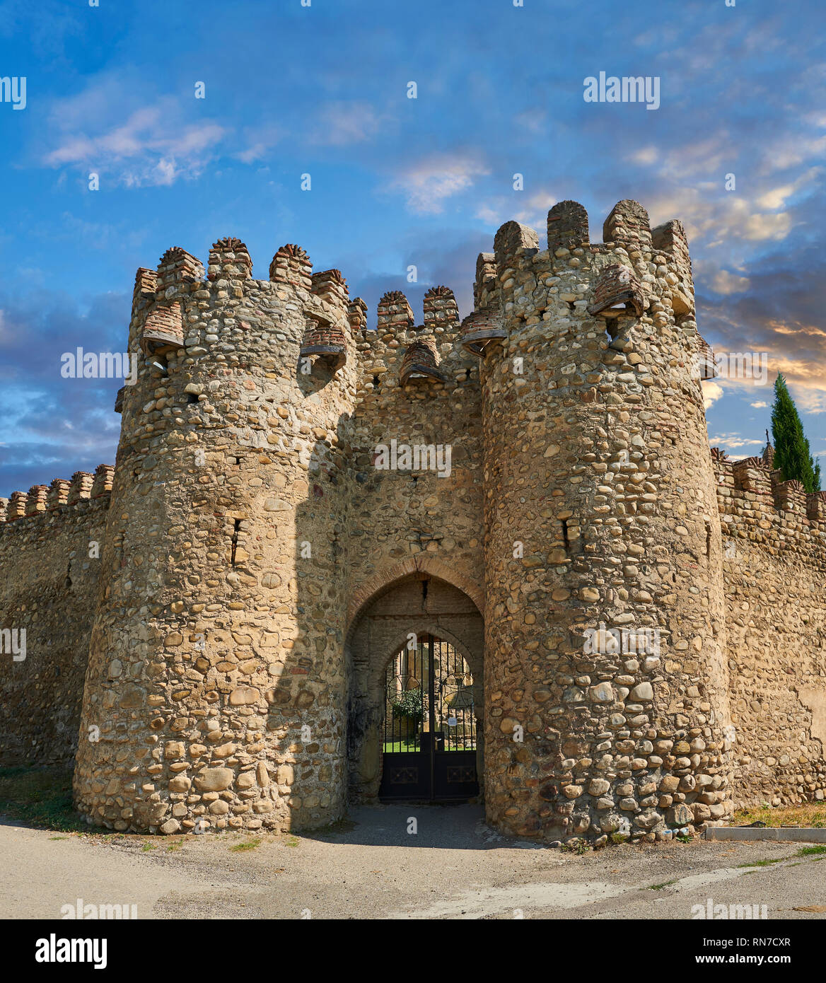 Pictures & images of the medieval the fortified gate house and ...