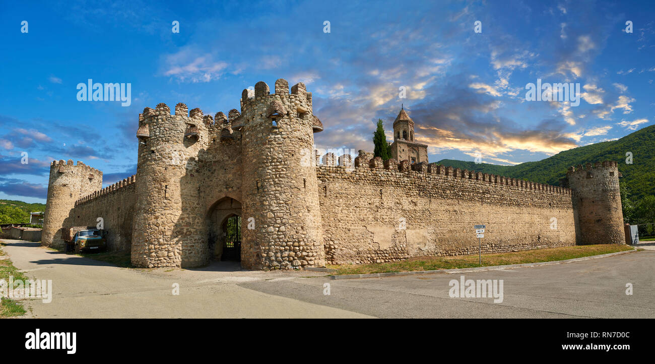 Pictures & images of the medieval the fortified gate house and ...