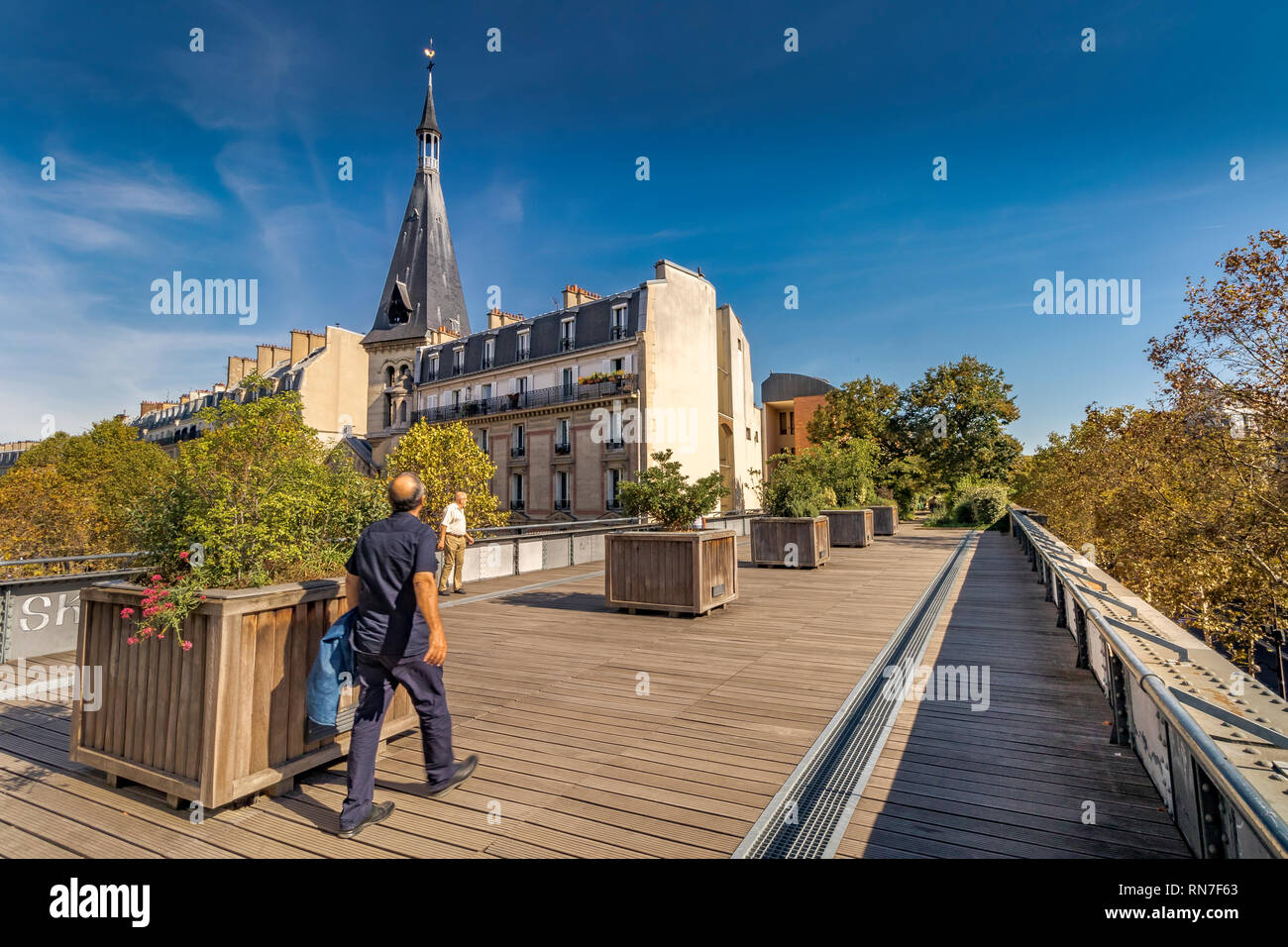 People walking along the elevated urban garden of Promenade Plantée ...