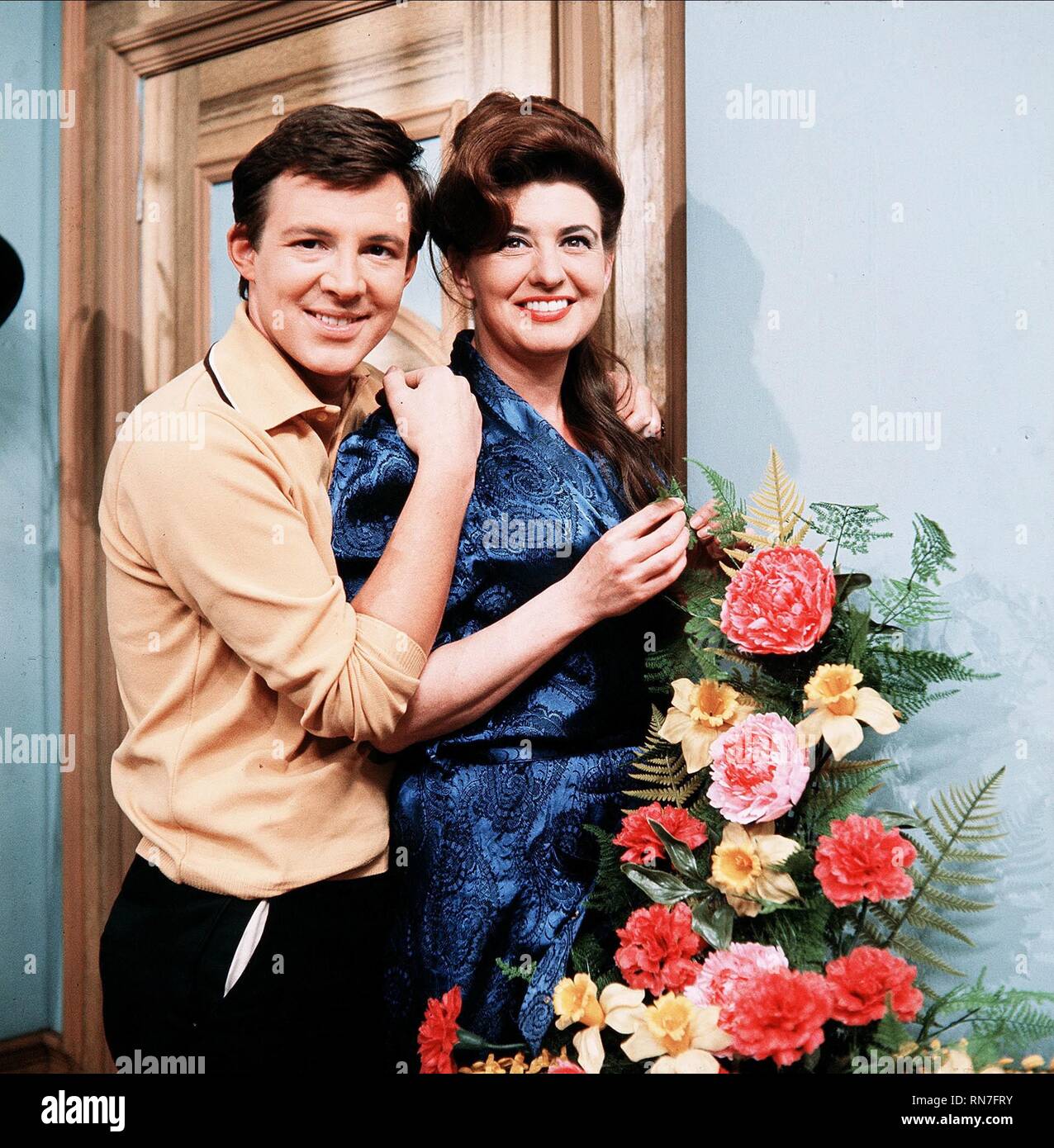 Philip lowrie pat phoenix coronation hi-res stock photography and ...