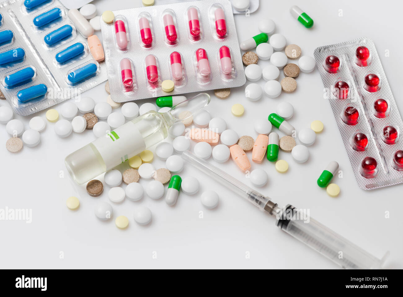 Syringe ampoule capsules on hi-res stock photography and images - Alamy