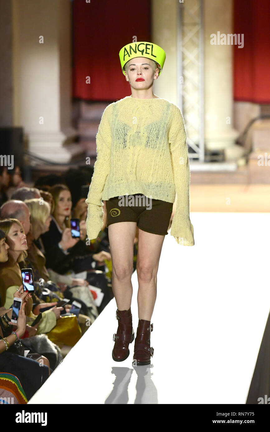 Rose mcgowan on catwalk hi-res stock photography and images - Alamy