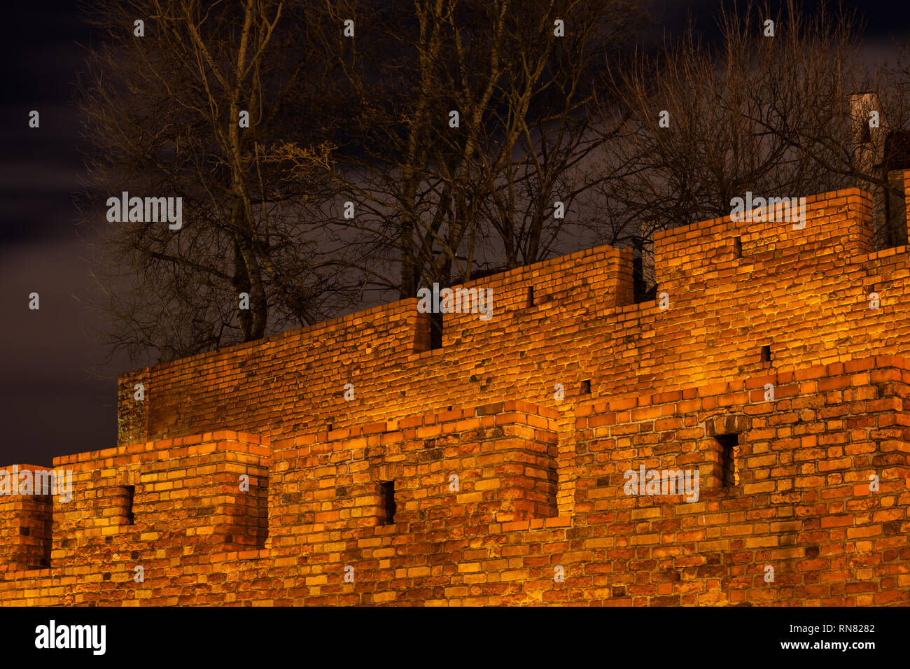 Brick wall night hi-res stock photography and images - Alamy