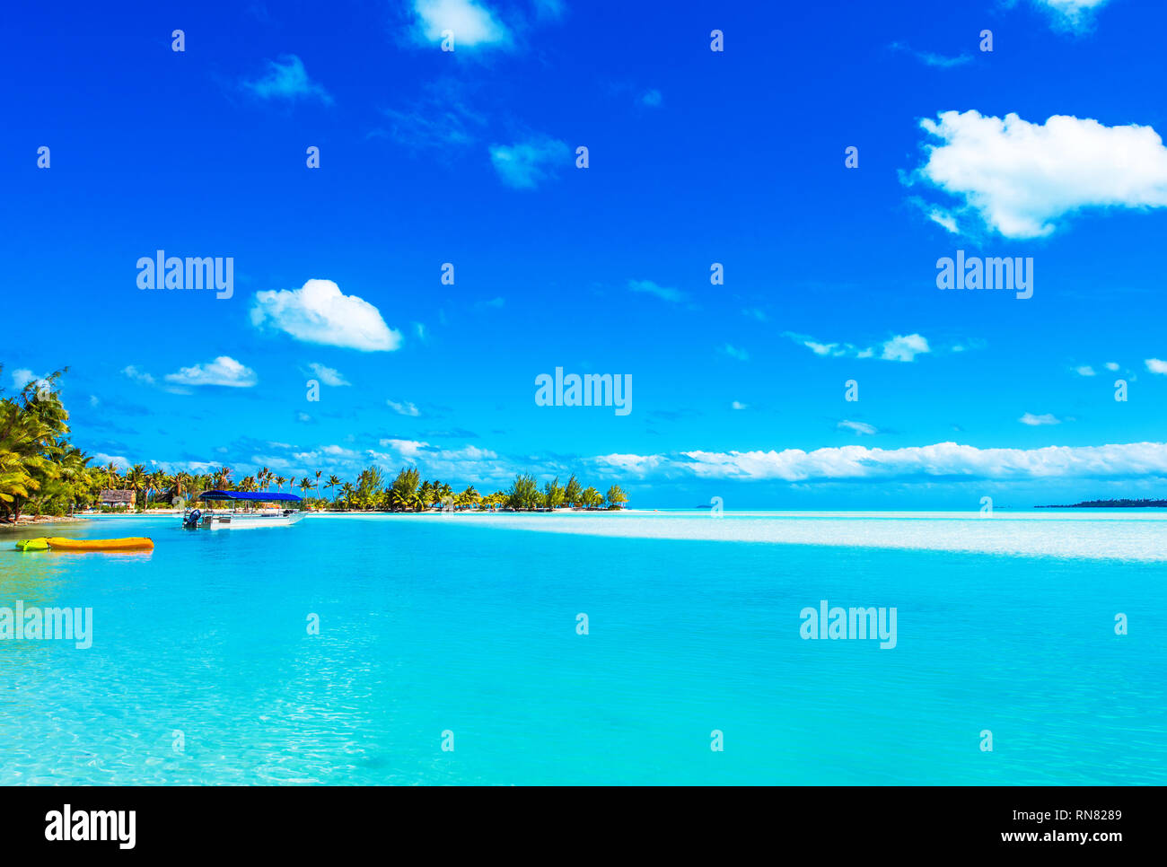 Stunning tropical Aitutaki island with palm trees, white sand ...