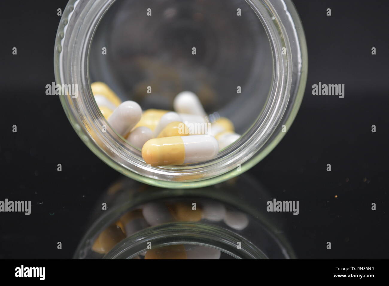 medicine pill capsule pharmacy dose doctor Stock Photo - Alamy