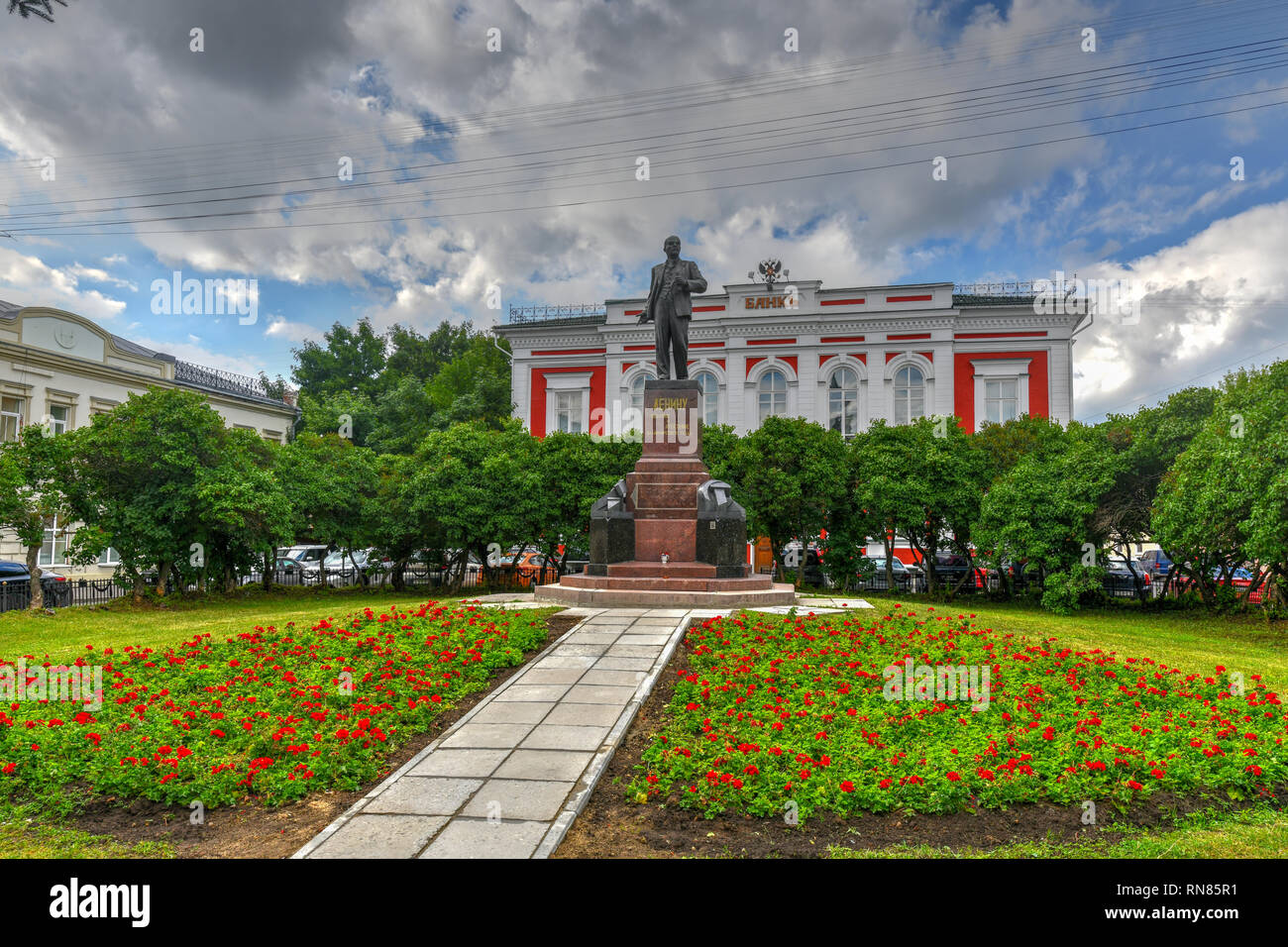 Monument to Lenin in Vladimir, Russia adjacent to the bank Stock Photo ...