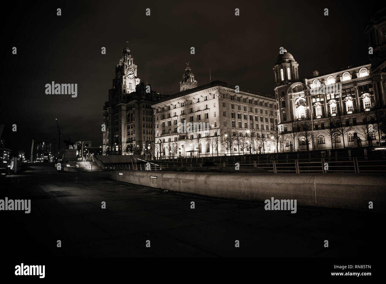 Liverpool liver building at night Stock Photo - Alamy