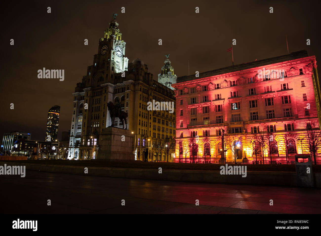 Liverpool liver building at night Stock Photo - Alamy