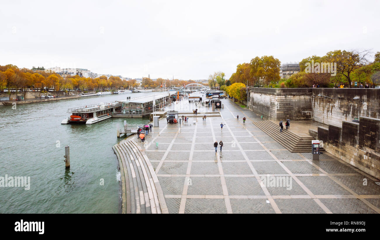 Fall season scenic paris hi-res stock photography and images - Alamy