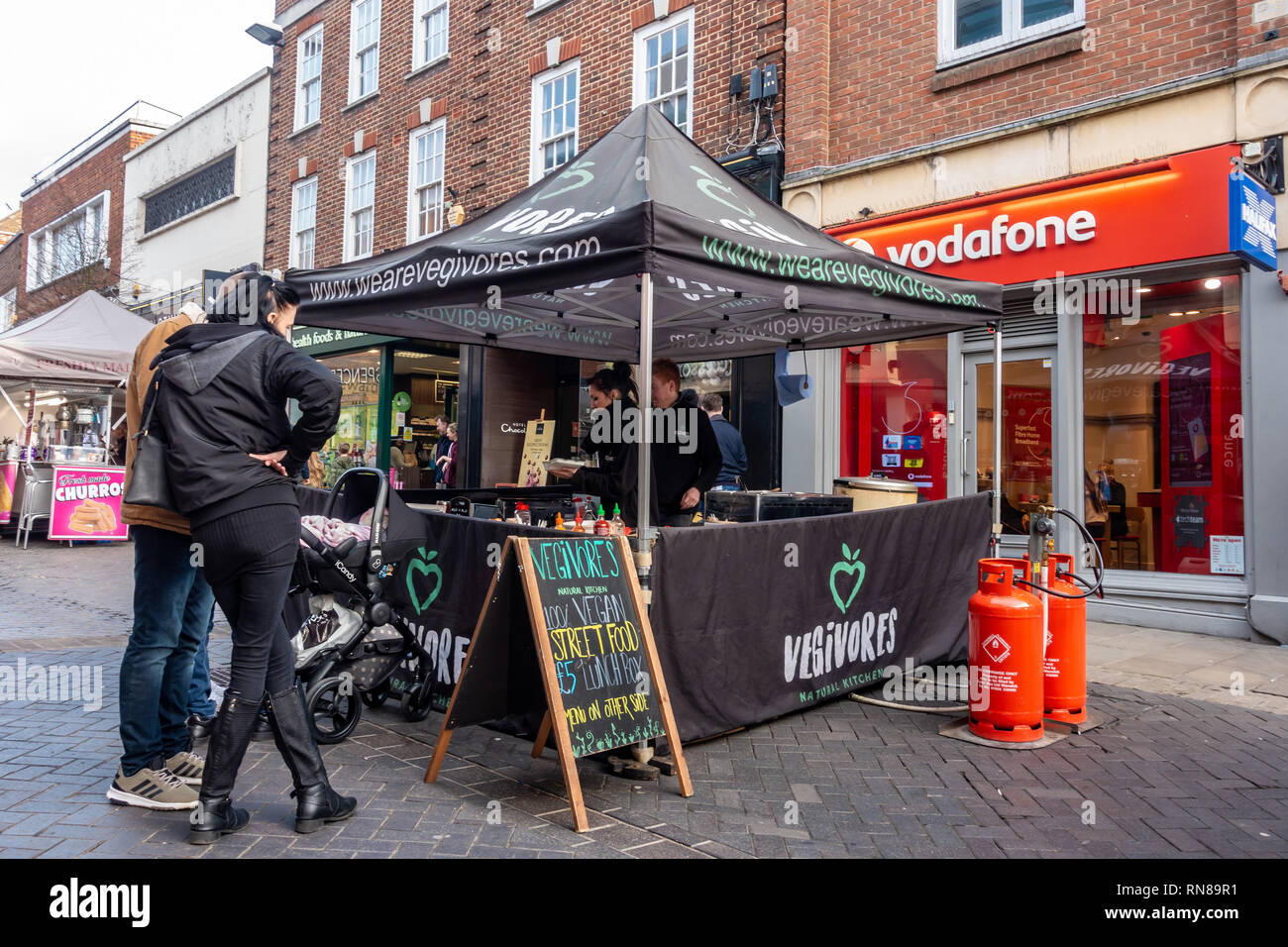 Food stall in street market hi-res stock photography and images - Alamy