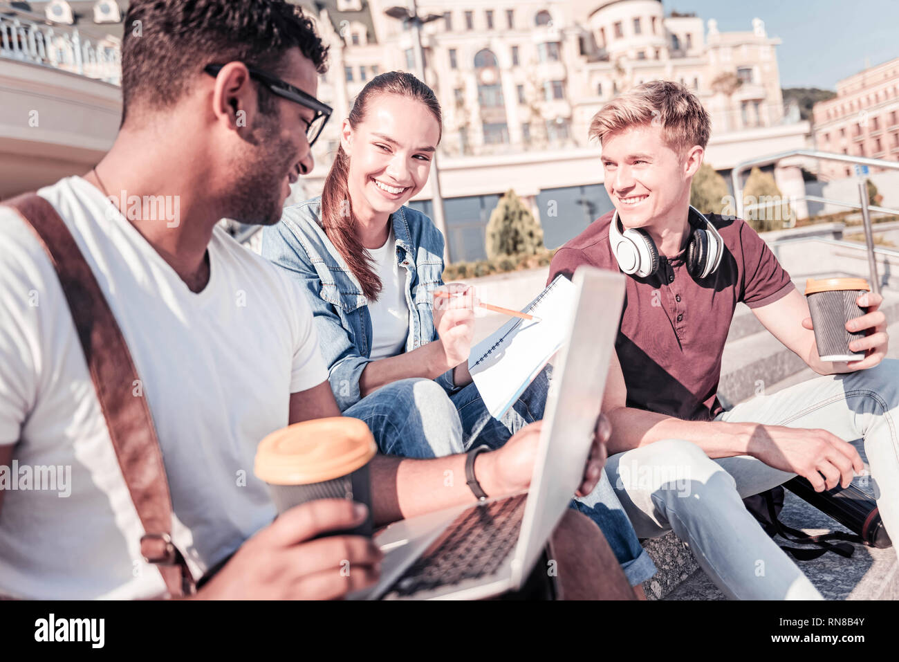 Student making notes outside hi-res stock photography and images - Alamy