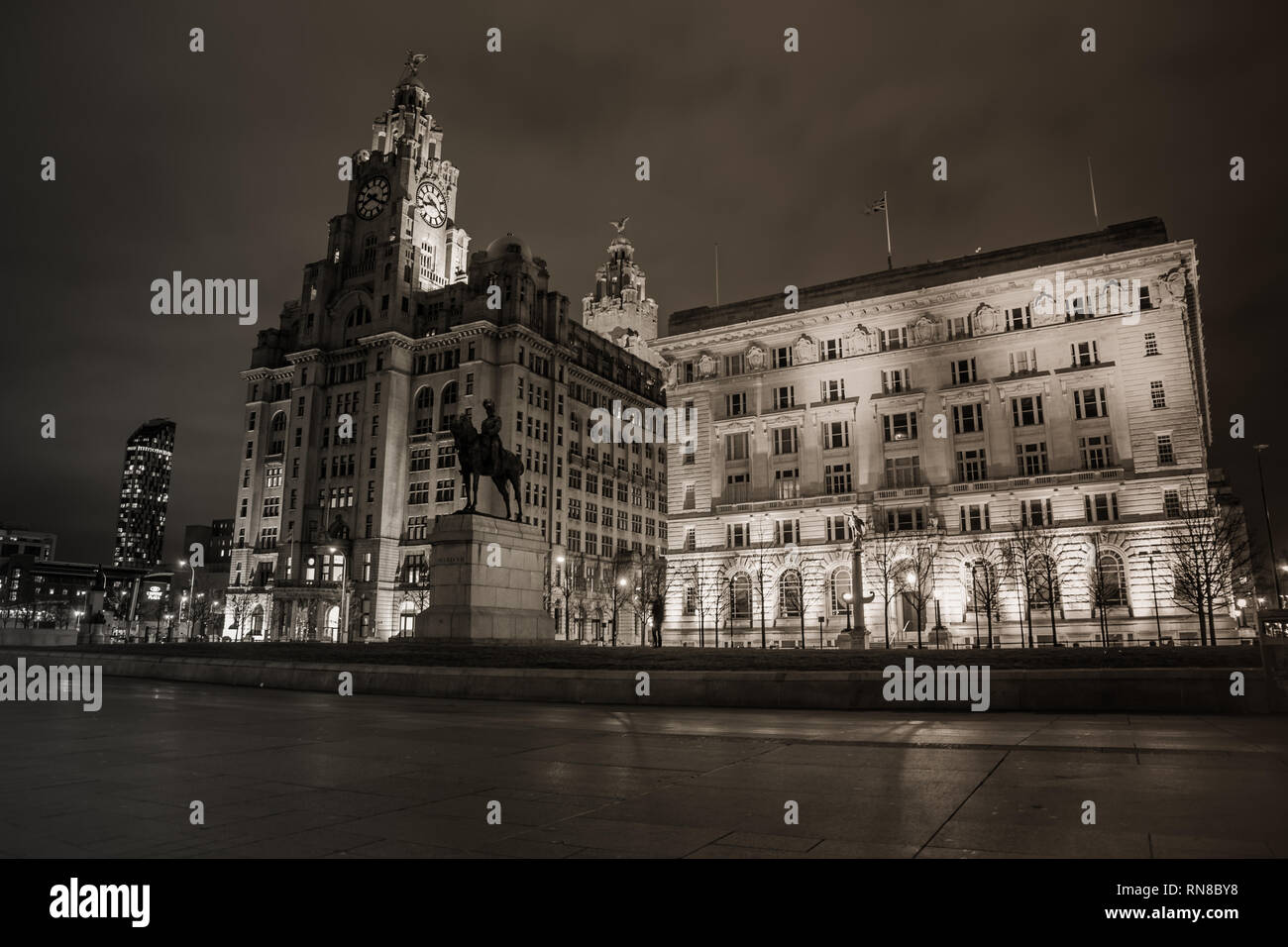 Liverpool liver building at night Stock Photo - Alamy