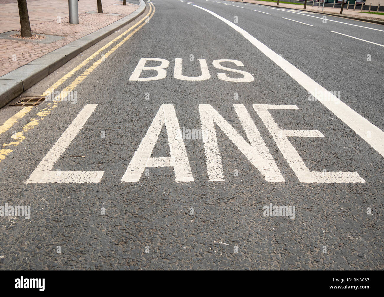 Lane markings hi-res stock photography and images - Alamy
