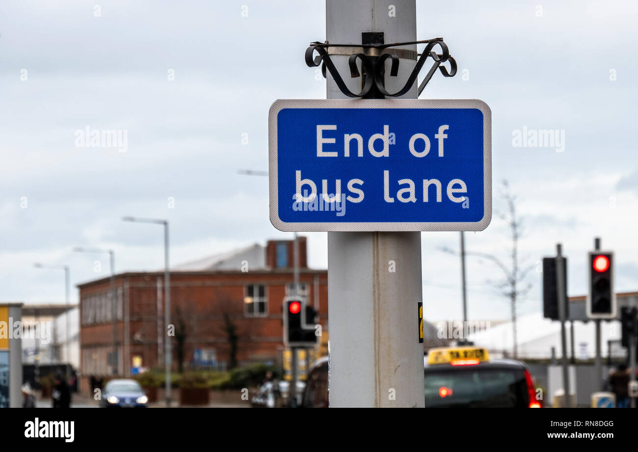 Bus lane sign hi-res stock photography and images - Alamy