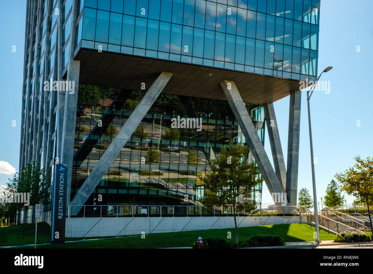 Reston Station Office Building, 1900 Reston Metro Plaza, Reston ...