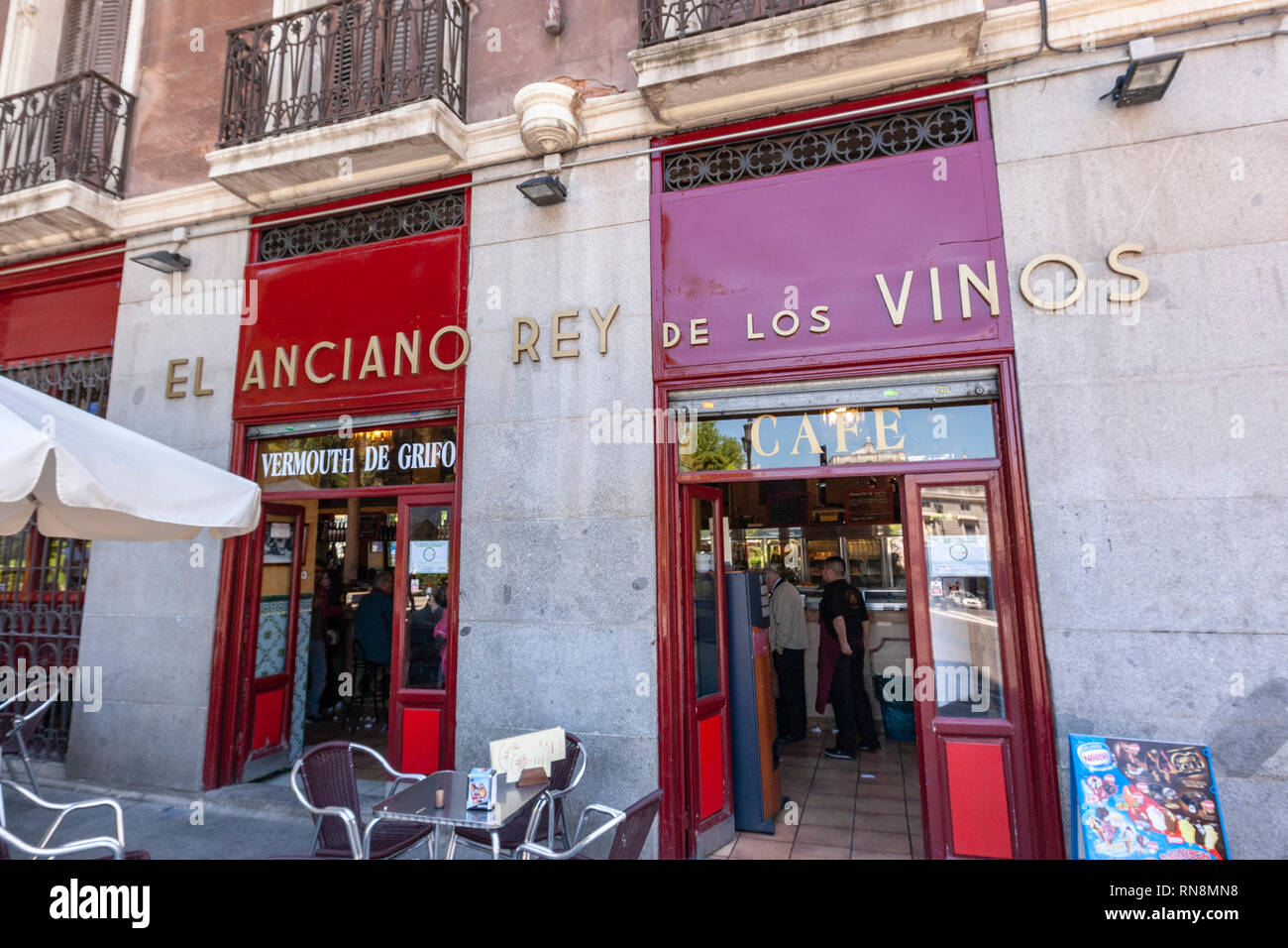 Costumers inside the El Anciano Rey de los Vinos, typical sweet wines ...