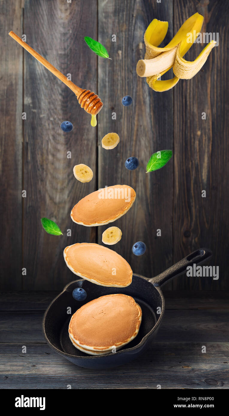 Flying pancake hi-res stock photography and images - Alamy