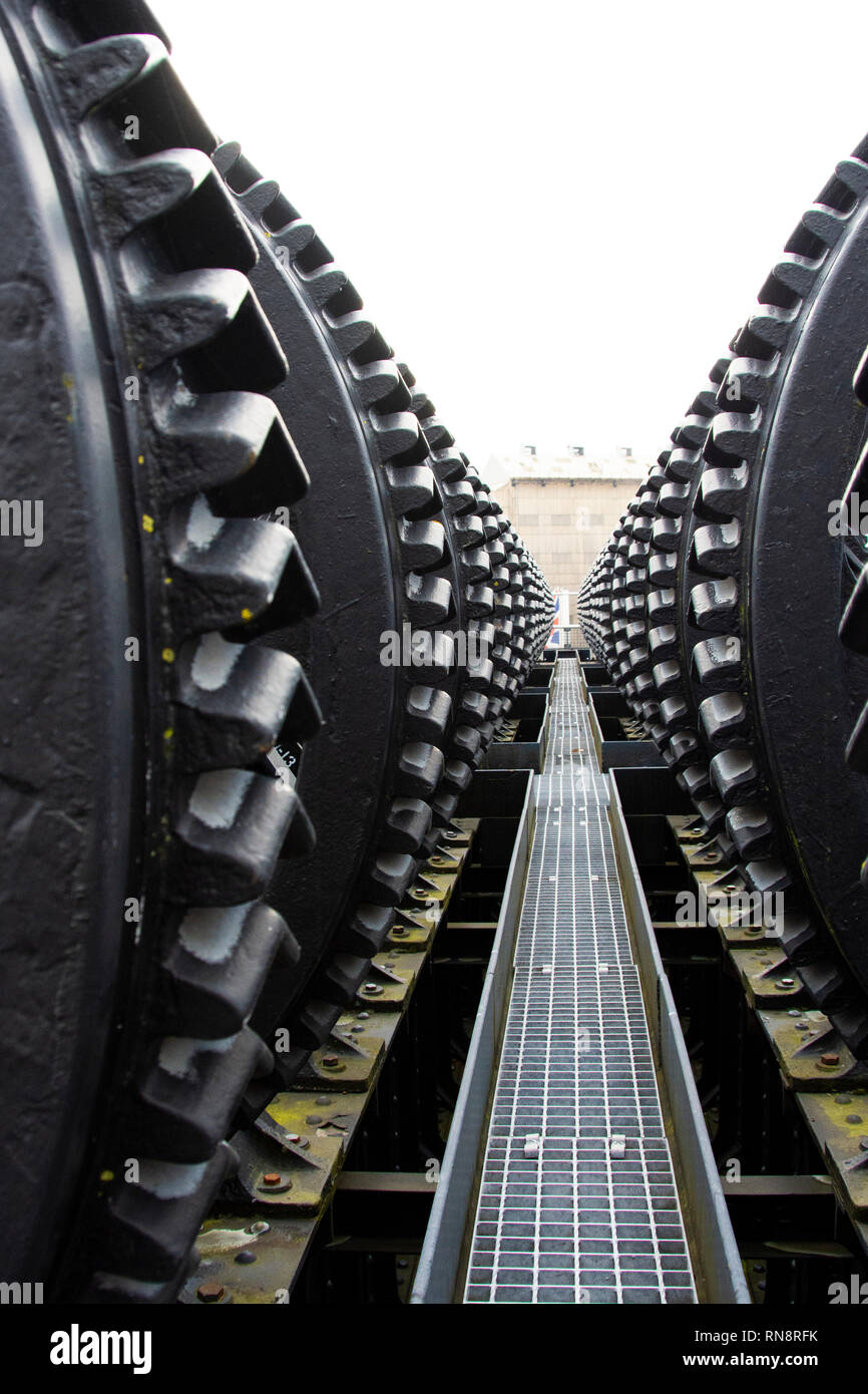 Two caisson lift lock hi-res stock photography and images - Alamy