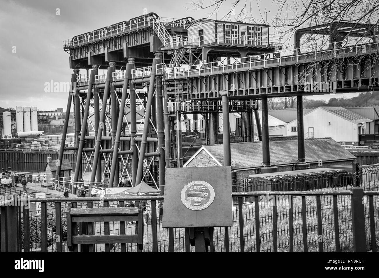 Caisson lock Black and White Stock Photos & Images - Alamy