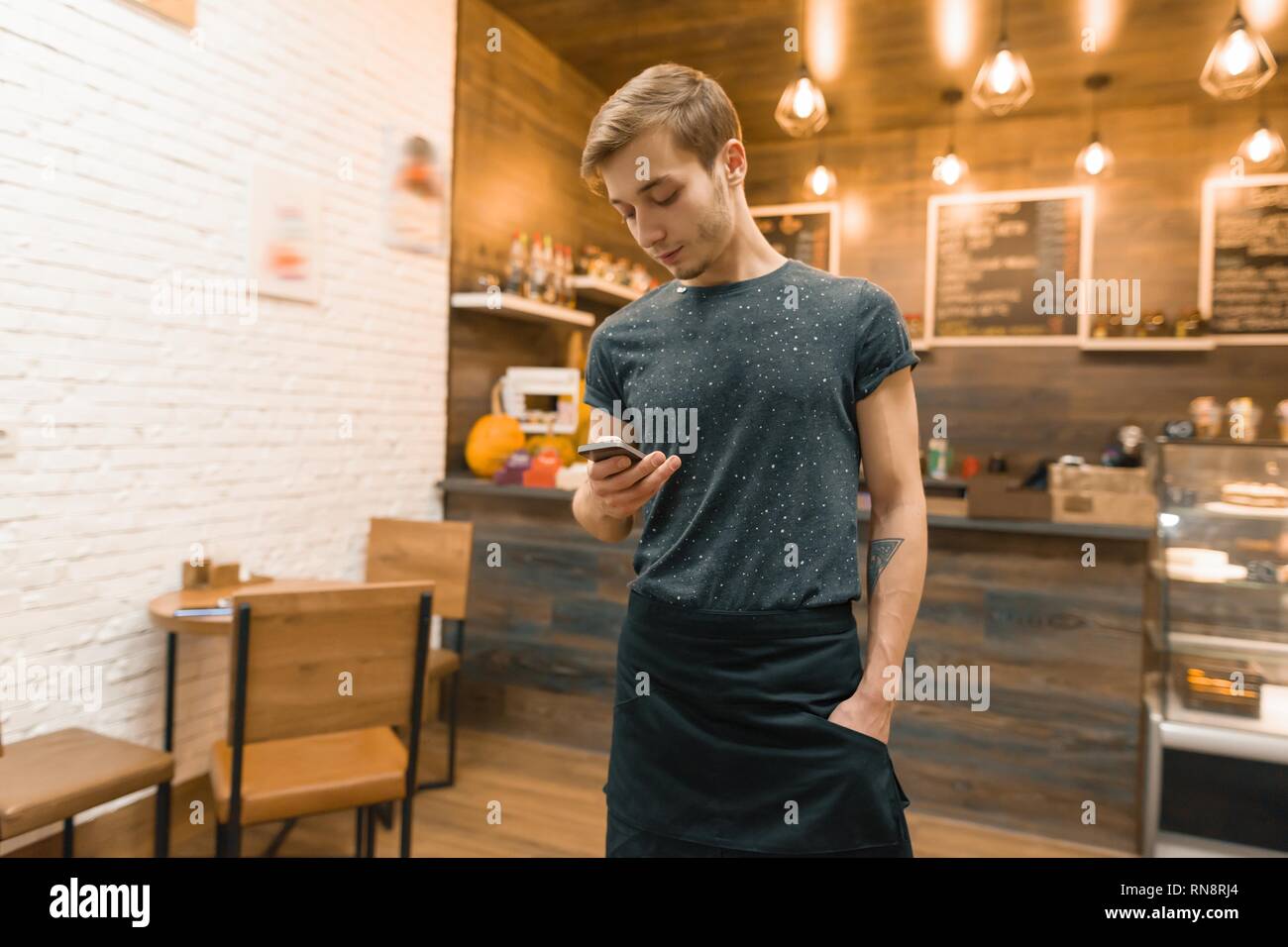 Employee worker counter taking order hi-res stock photography and ...
