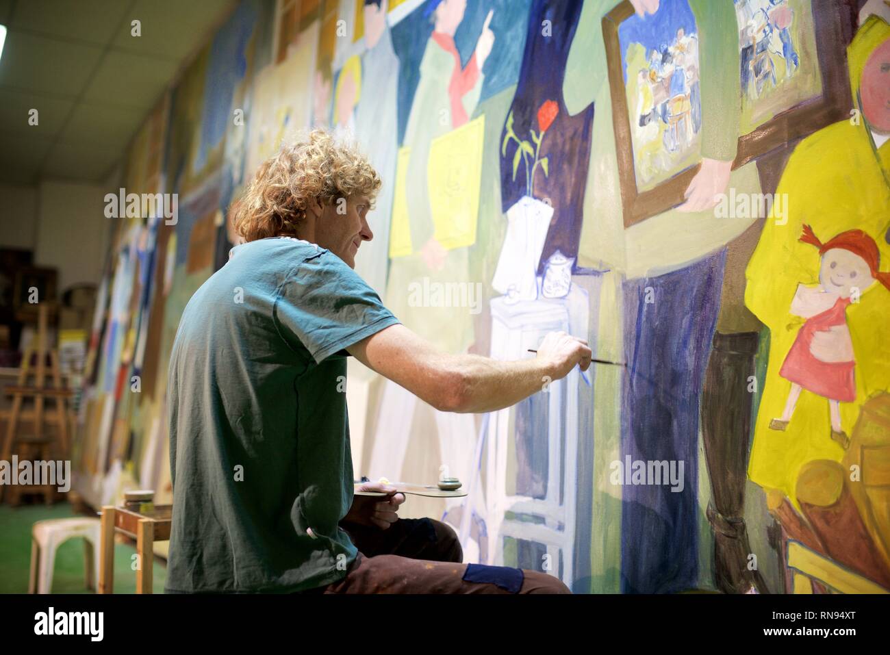 Painter working in his studio Stock Photo - Alamy