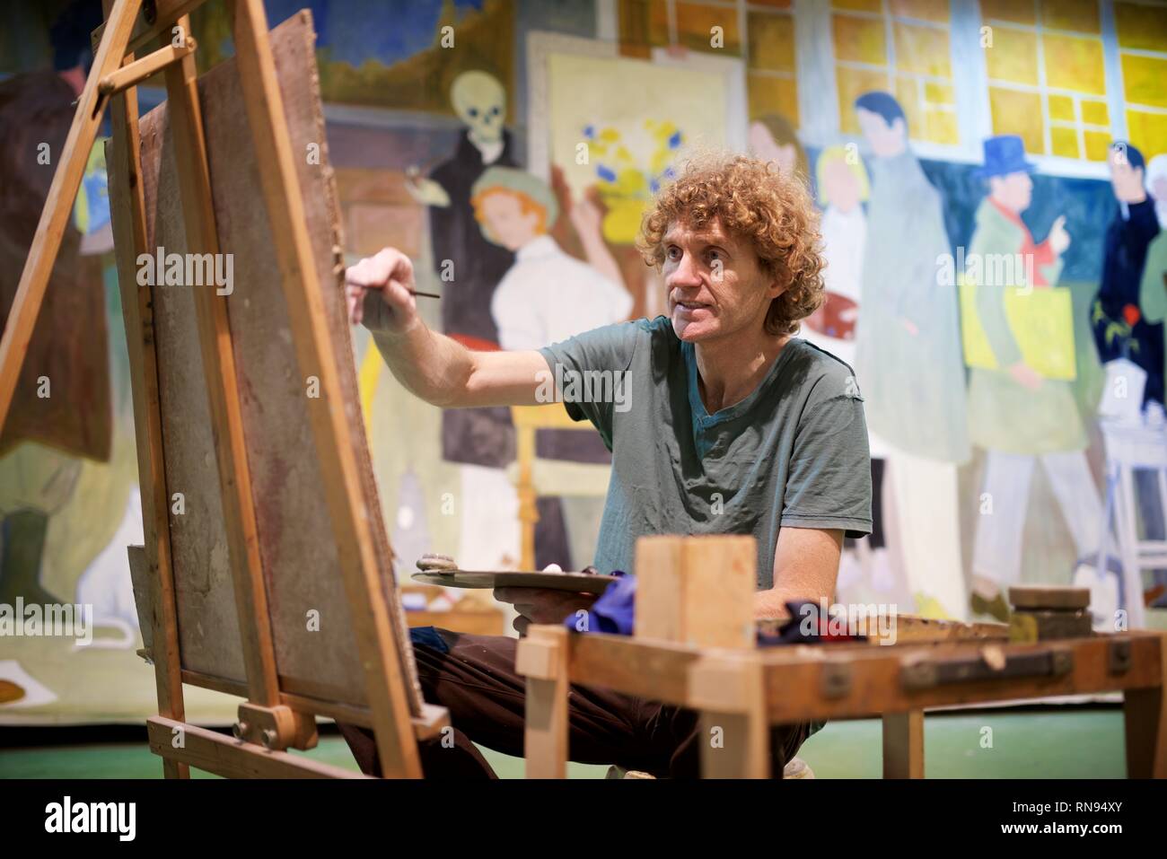 Painter working in his studio Stock Photo - Alamy
