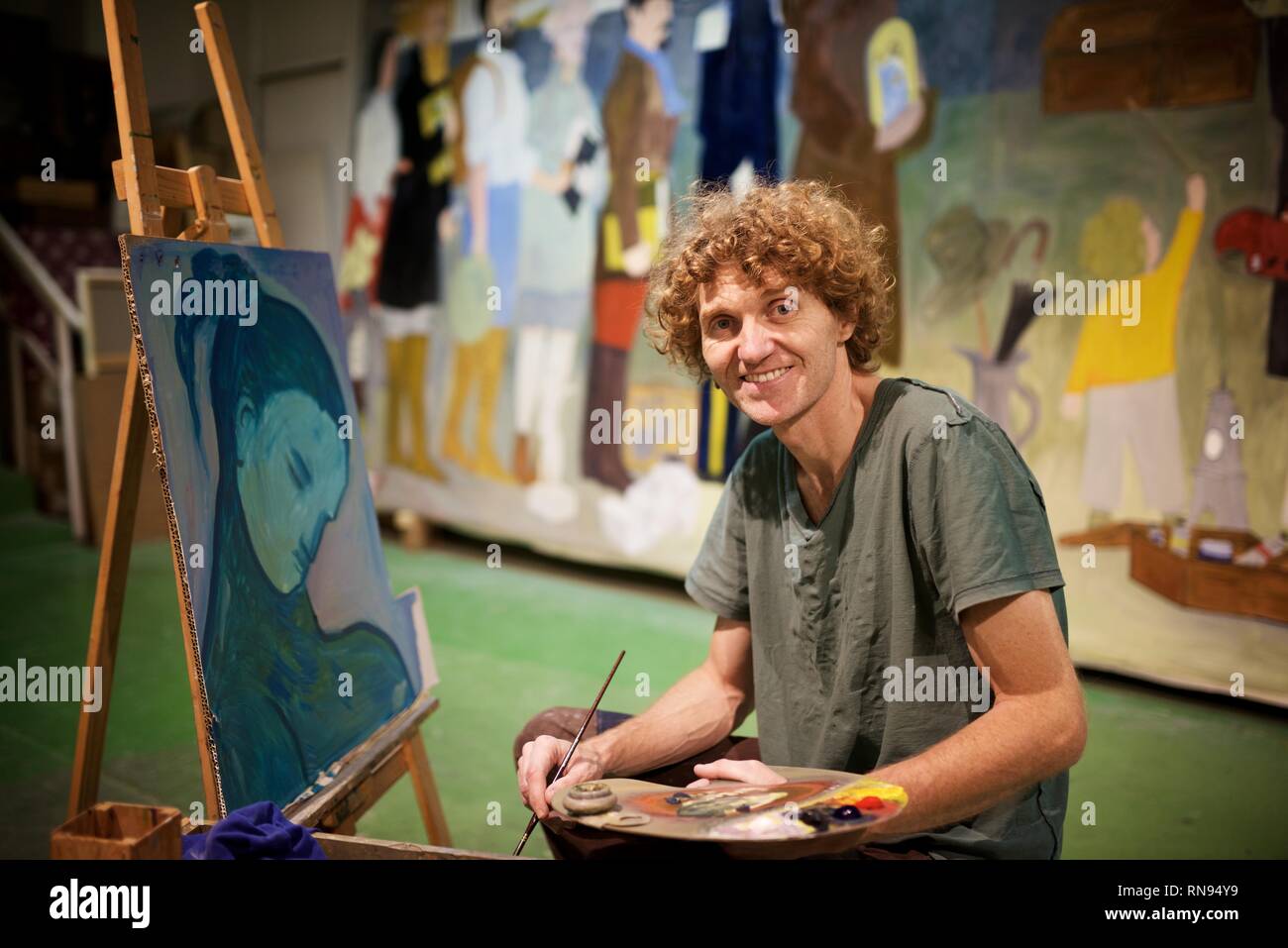 Painter working in his studio Stock Photo - Alamy