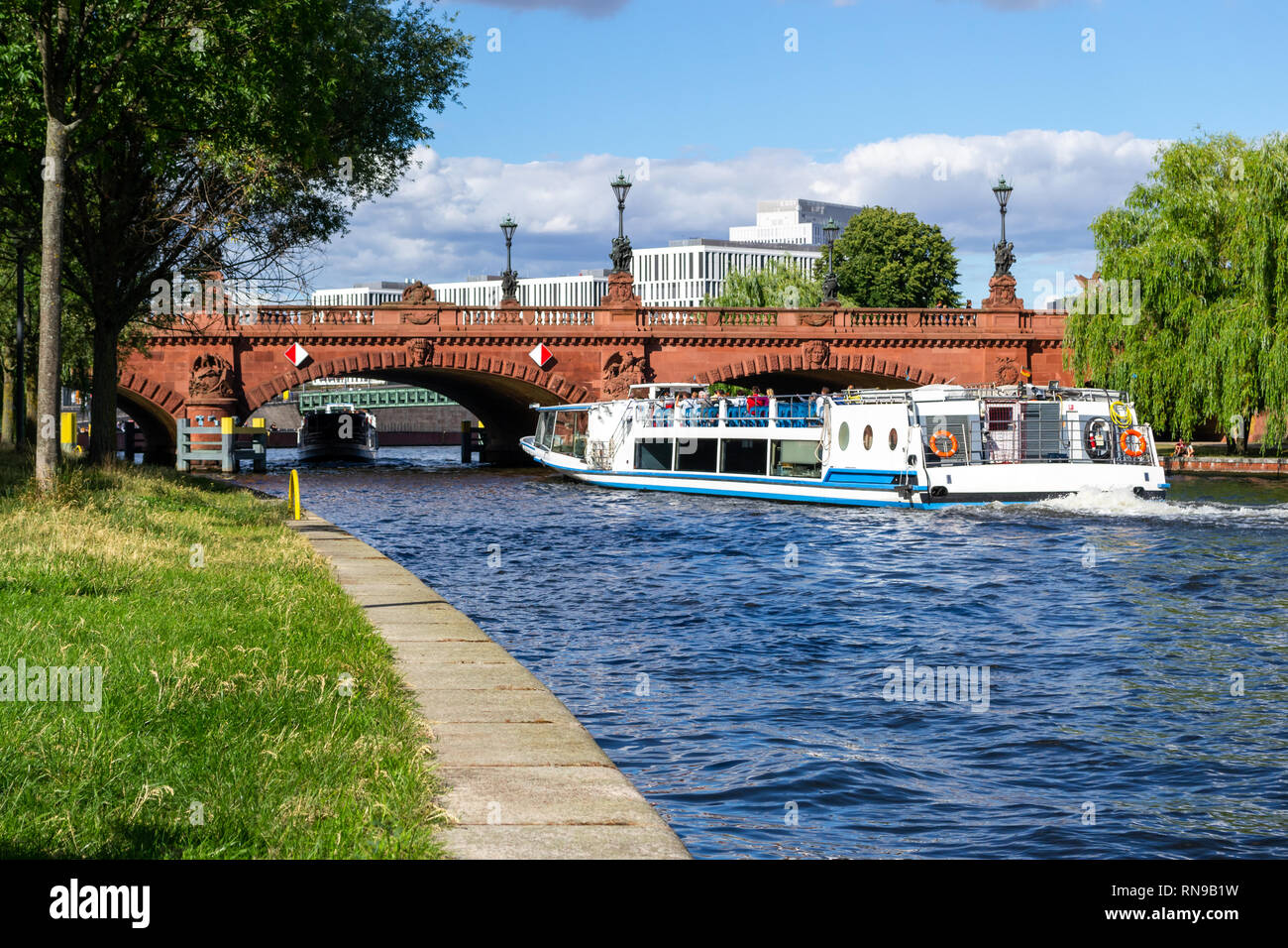 River cruise near Moltke Bridge (Moltkebrücke) on Spree river in Berlin ...