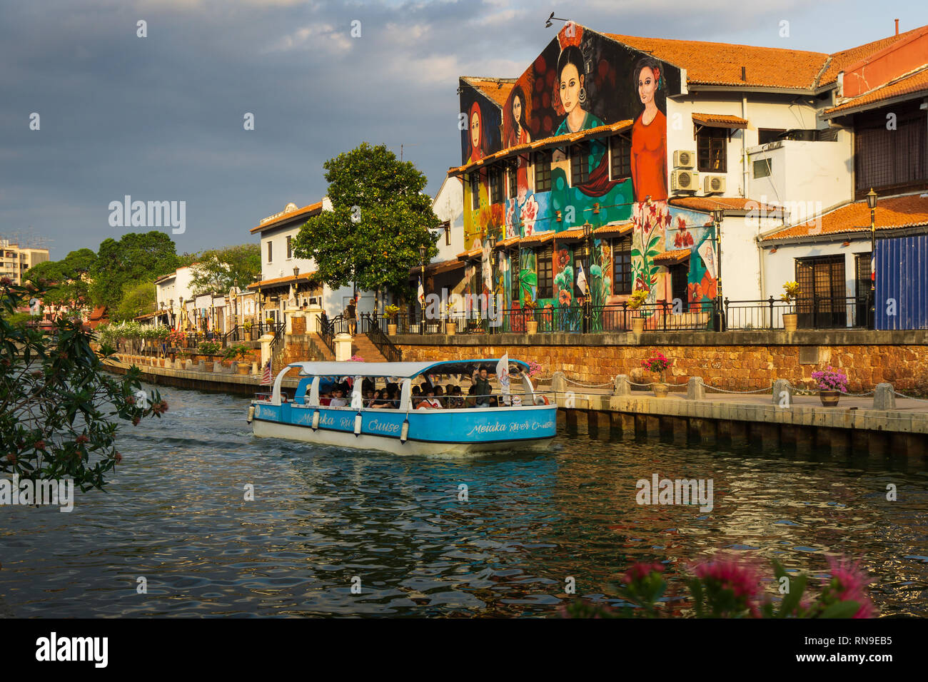 Malacca river cruise hi-res stock photography and images - Alamy