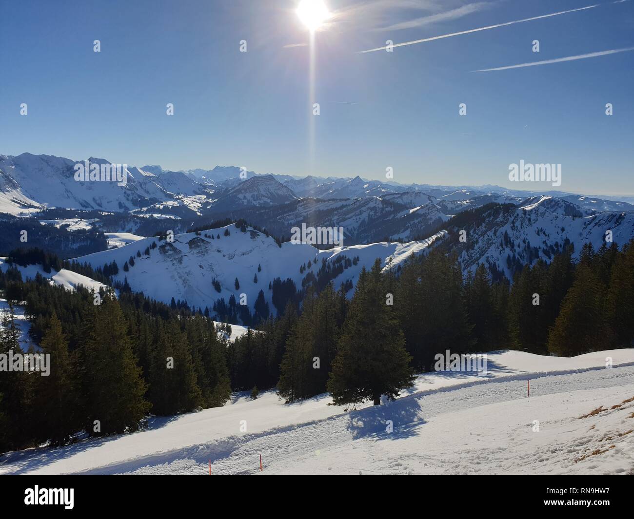 Snowy scenery hi-res stock photography and images - Alamy