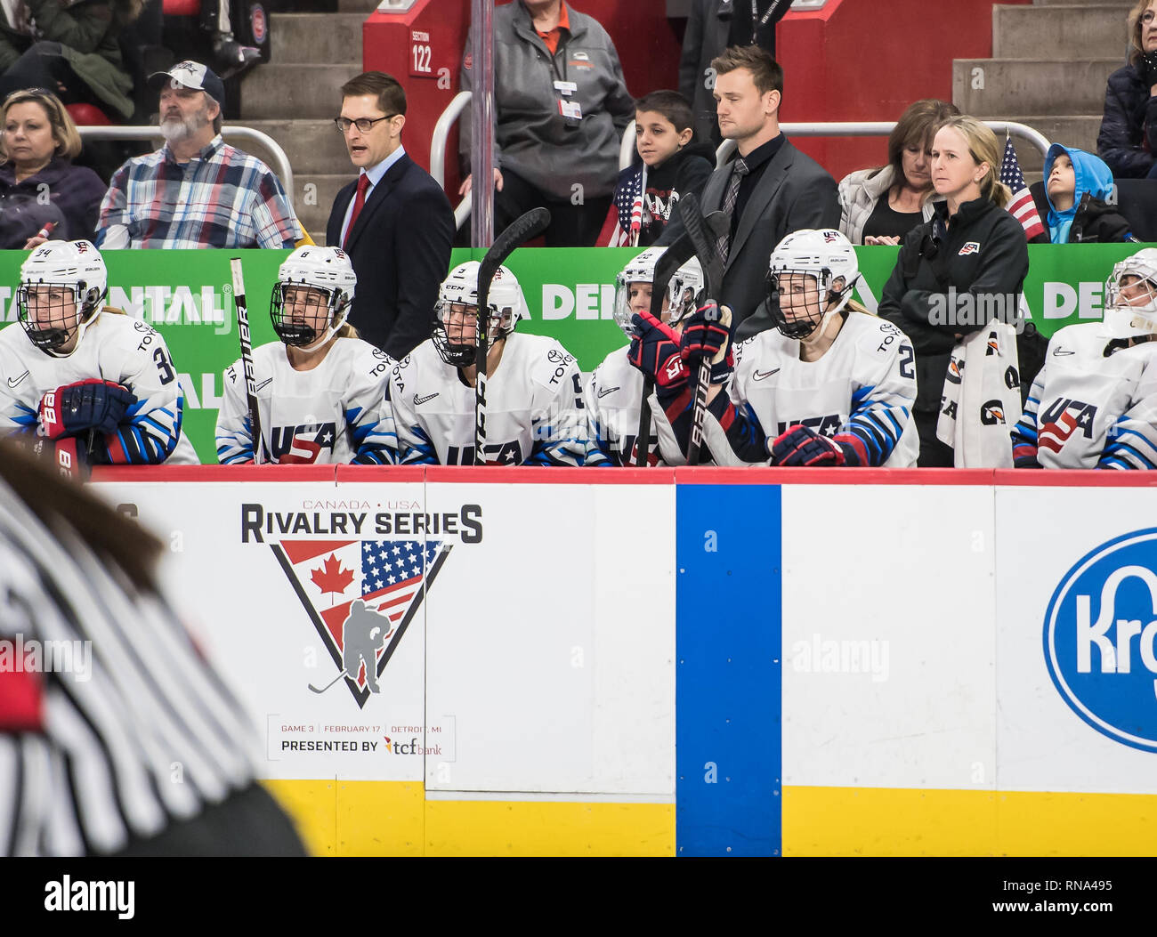 Team usa bench hi-res stock photography and images - Alamy