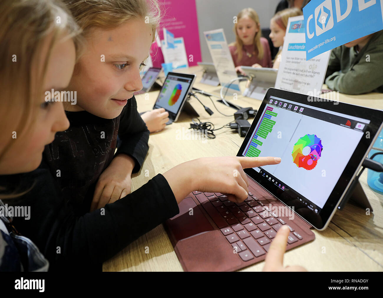 18 February 2019, North Rhine-Westphalia, Köln: Children practice ...