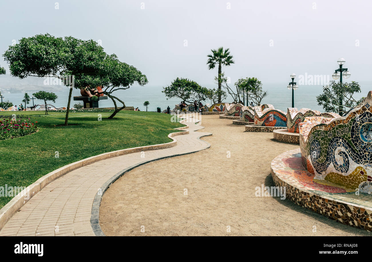 Lovers park lima hi-res stock photography and images - Alamy