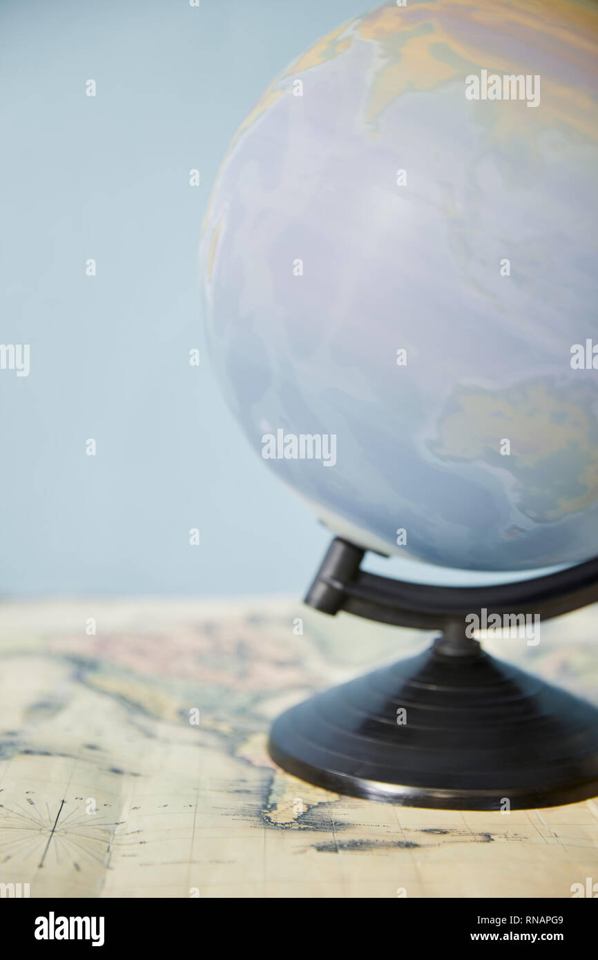 Spinning globe map hi-res stock photography and images - Alamy