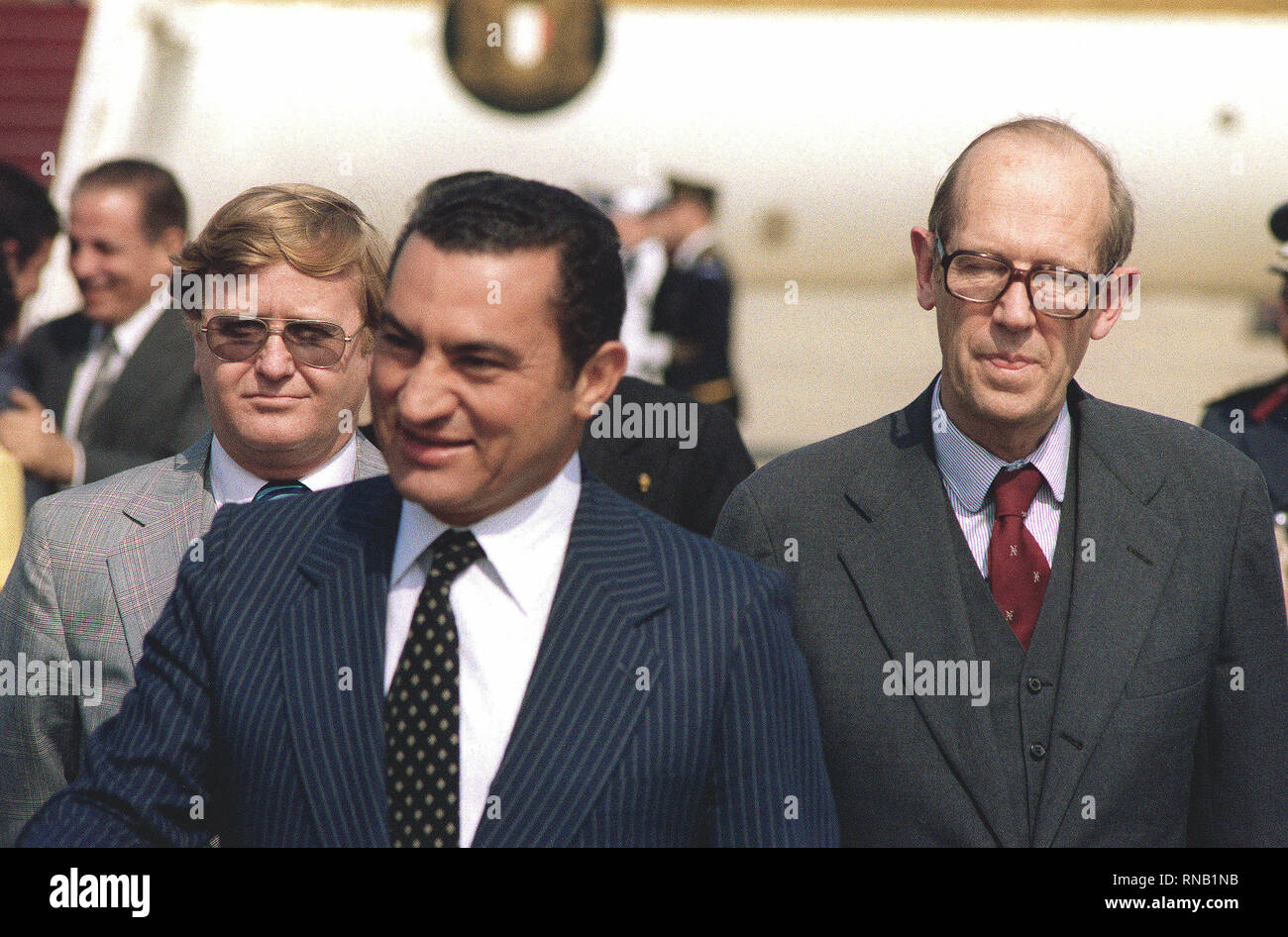 1980 - Vice President Hosni Mubarak of Egypt is bid farewell on his ...