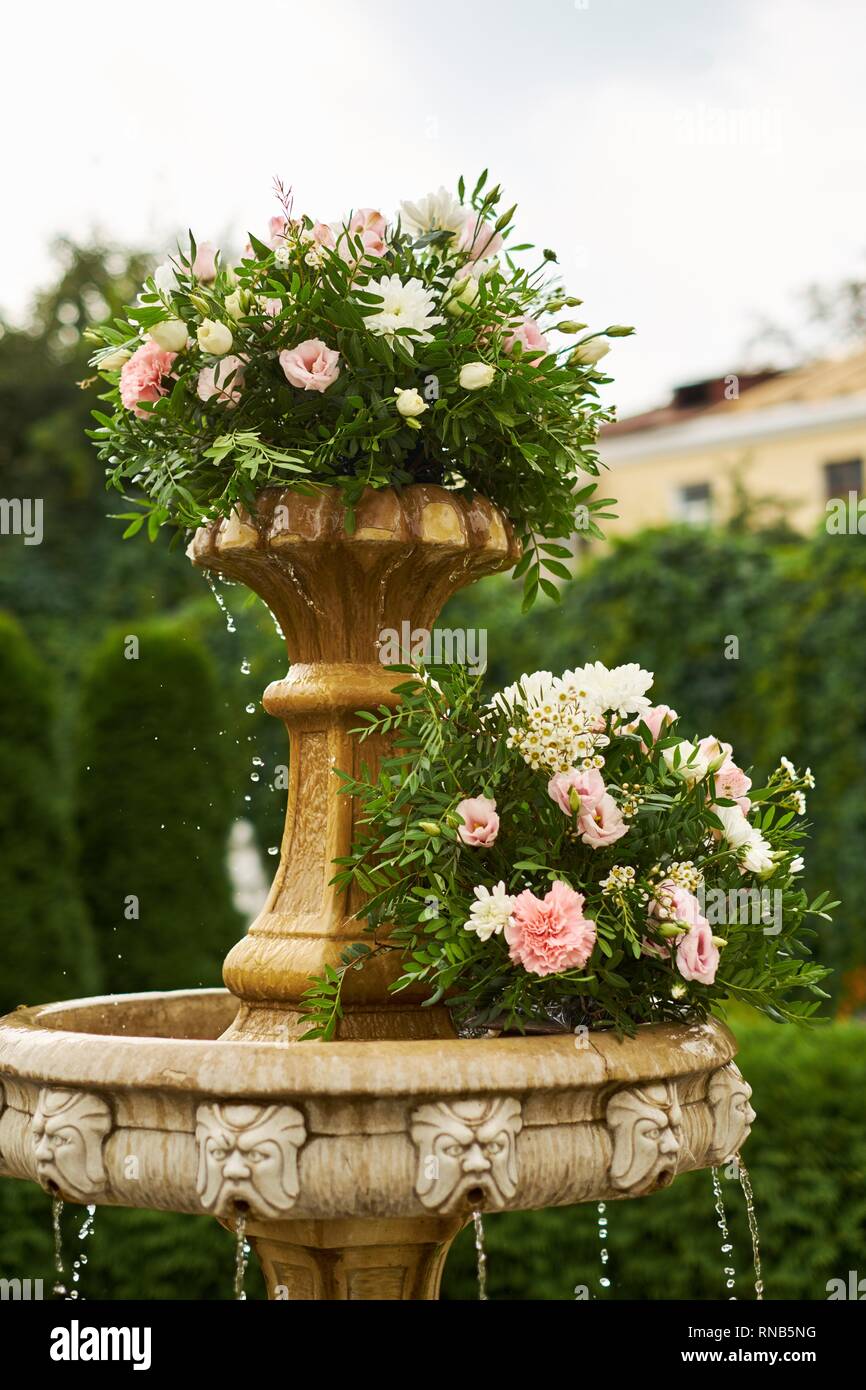 Romantic fountain setting hi-res stock photography and images - Alamy